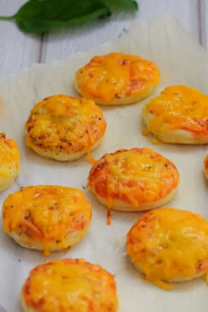 Mini Cheese Pizzas – Tamarind & Thyme