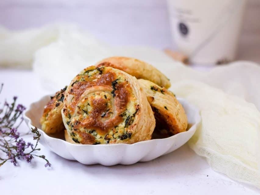 Cheesy Spinach Scrolls – Tamarind & Thyme
